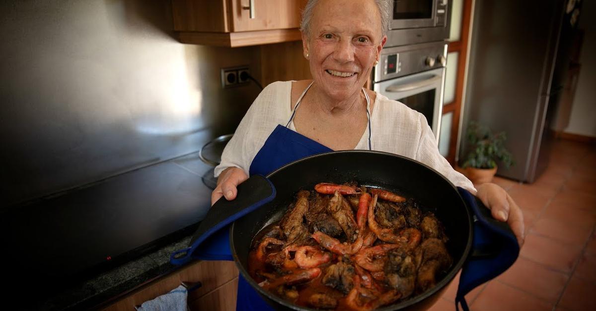 Receta de pollo con gambas de Dolores: Cocina sabia de Amparo Moliner