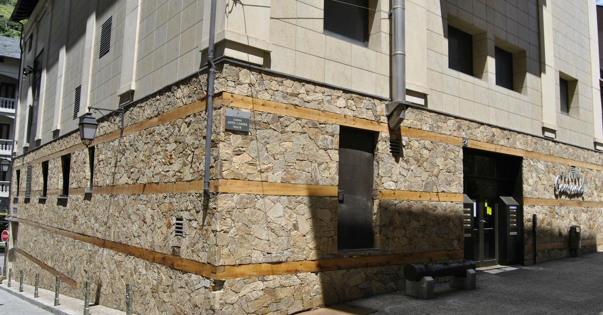 El Teatre Comunal tancarà si els propietaris no accedeixen a baixar el ...