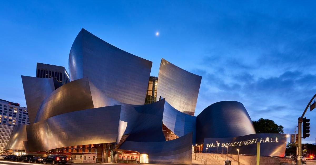 The Los Angeles Philharmonic, the steel ship awaiting the Orfeó Català