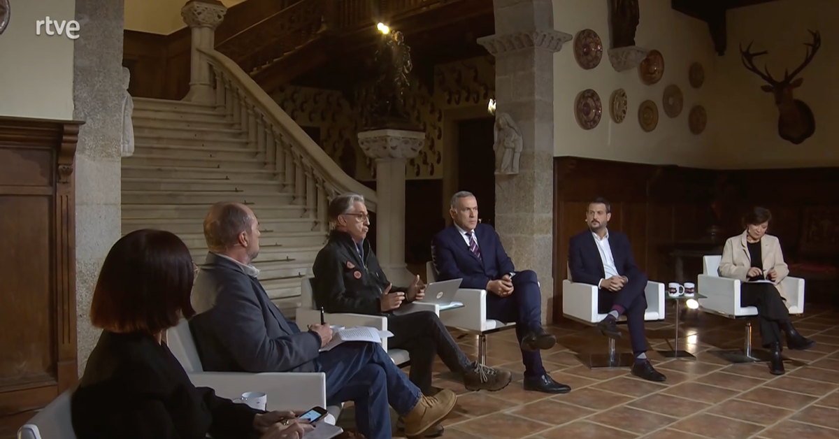 A discussion under the horns of Franco's regime