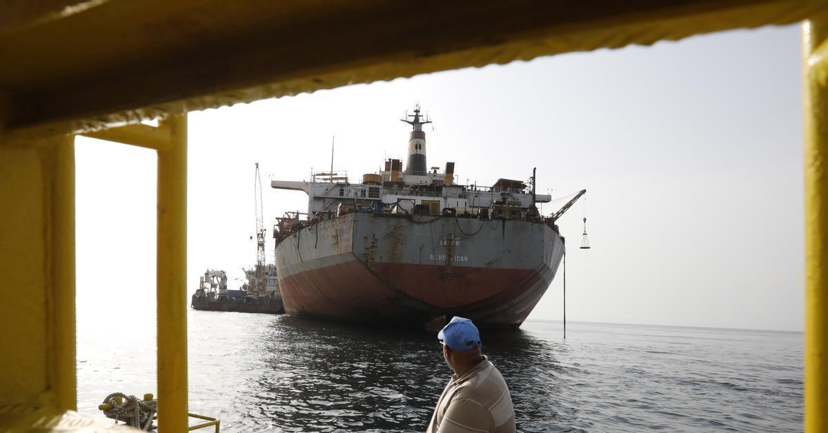 El dilema dels petroliers al mar Roig: acceptar el risc o perdre diners