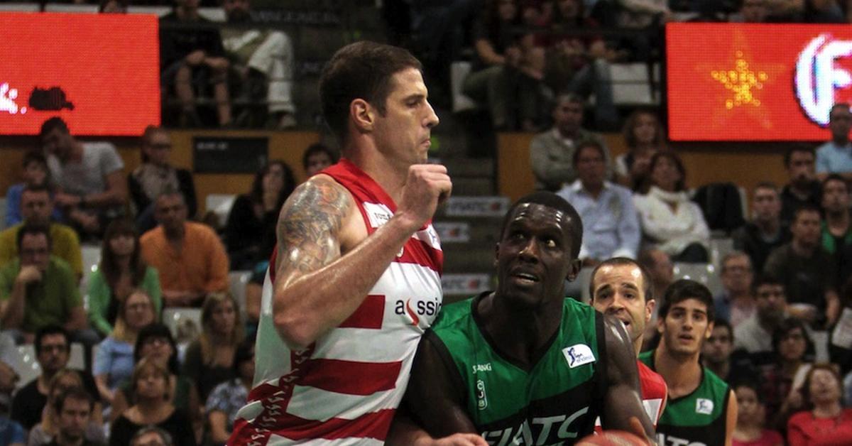 Moses Ehambe executa l'Assignia Manresa des del triple (83-71)