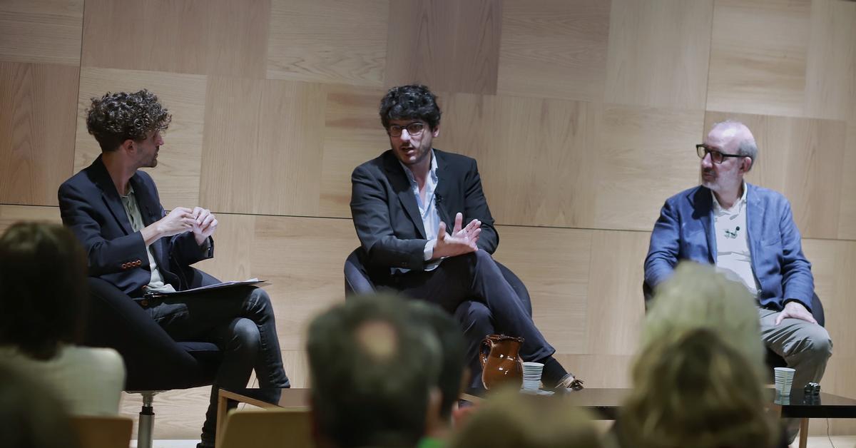 Pau Castell: "La bruixa es fa a partir de la mirada dels altres"