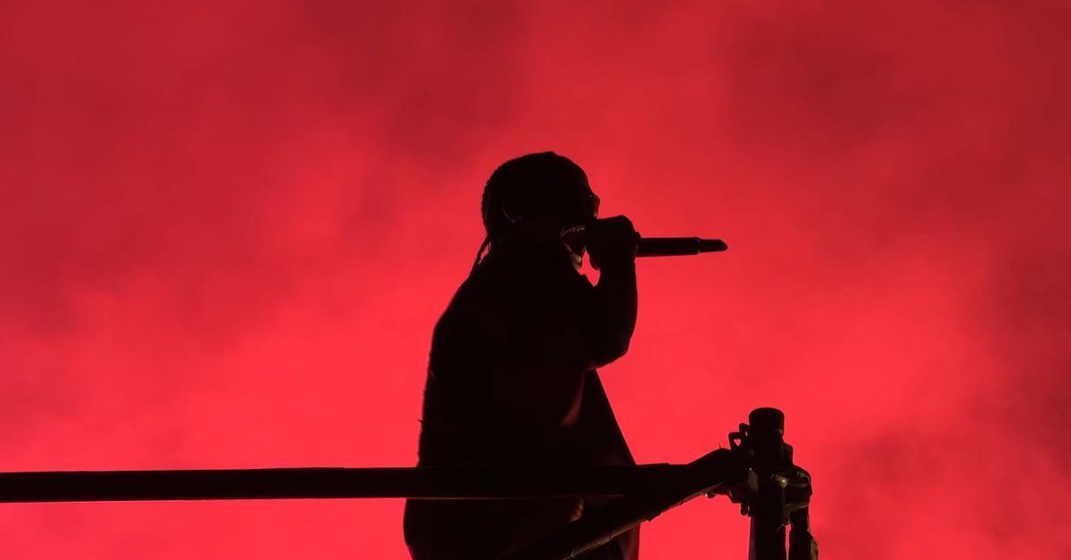 Travis Scott hace un concierto sorpresa en las Tres Chimeneas de Sant ...