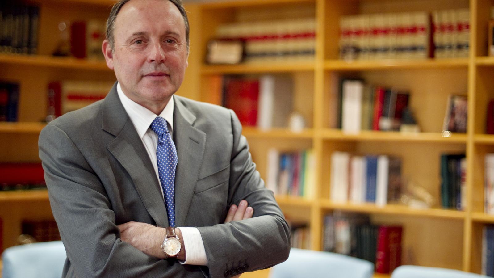 "Els hospitals públics no han de fer competència als privats"