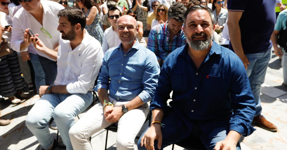 Nueva crisis en Vox: dimite la dirección de Murcia para forzar la ...