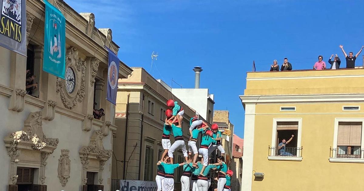 Los Castellers De Vilafranca Hacen Historia Cargando El Primer 9 De 9