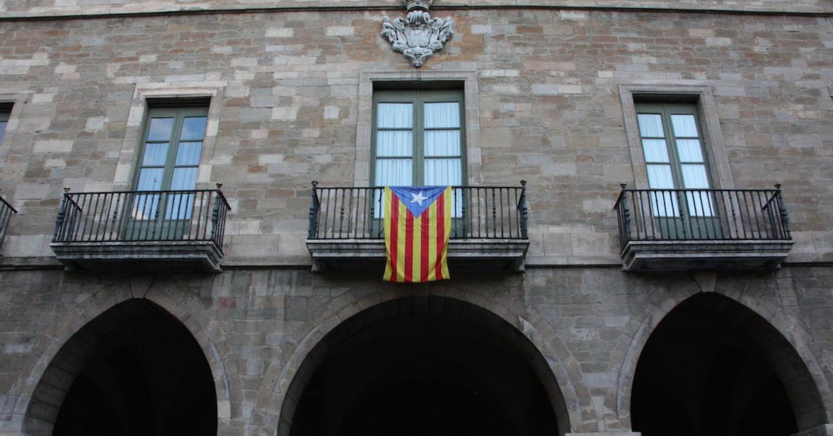 Spain’s Supreme Court forbids “unofficial flags” on public buildings