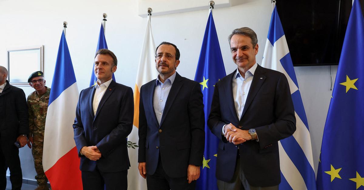Macron anuncia una missió internacional per reobrir l'estret d'Ormuz