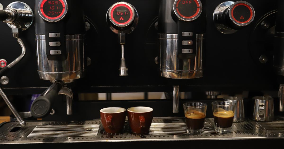 Per què el cafè ens agrada… i el te l’odiam (gramaticalment parlant)?