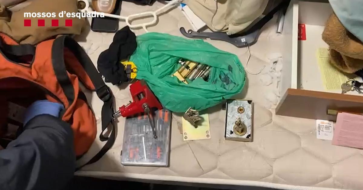 A gang of thieves who robbed 13 homes in two months in Barcelona has ...