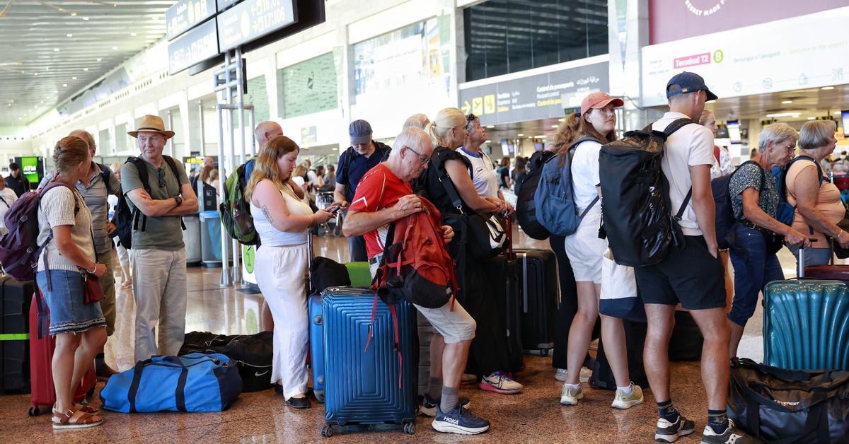 Menzies workers call off this weekend's strike at Barcelona Airport.