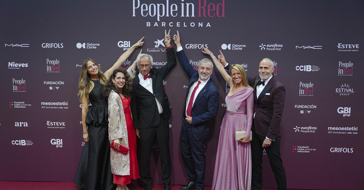 The glamour and solidarity of the People in Red gala overflow the Oval ...