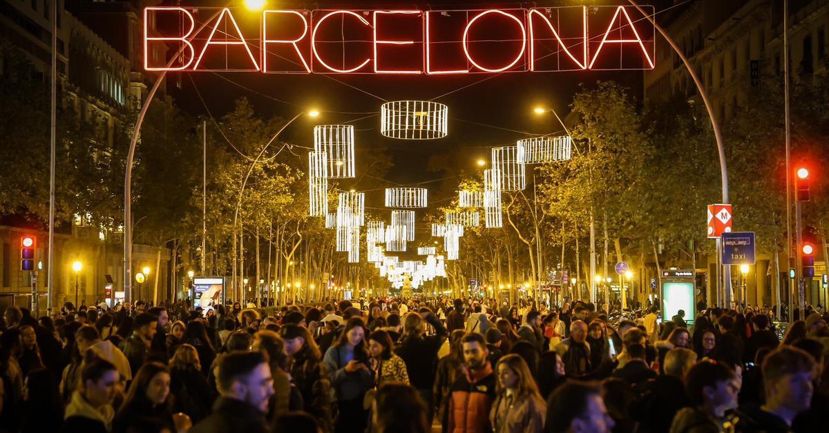Nadal 2024-2025 a Barcelona: un ren gegant il·luminat i més hores de llums