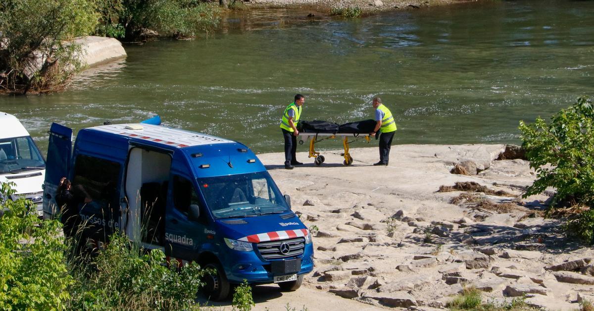 Localitzen dos cadàvers surant a l'aigua a Ponent
