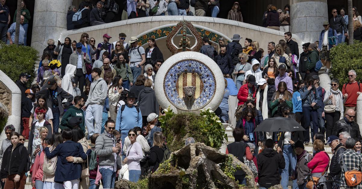 Louis Vuitton paid 573,000 euros to Barcelona City Council to close ...
