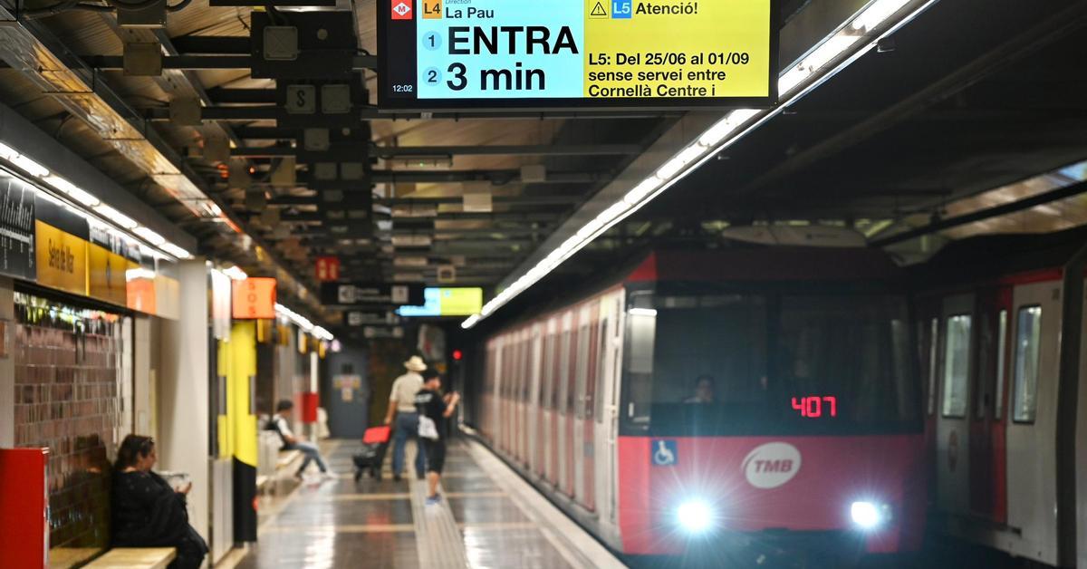 El metro dice adiós a las icónicas pantallas led