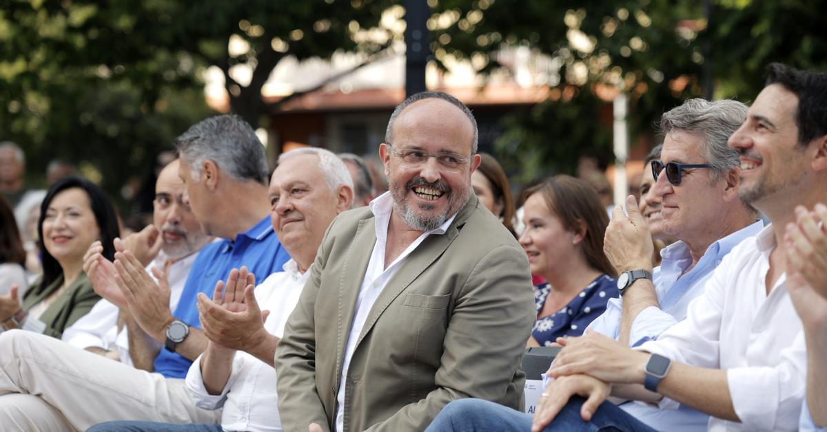 El PP català reobre velles guerres i afebleix Alejandro Fernández
