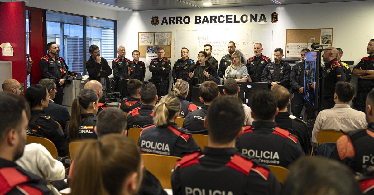 More than 800 police officers are deployed in the metropolitan area for ...