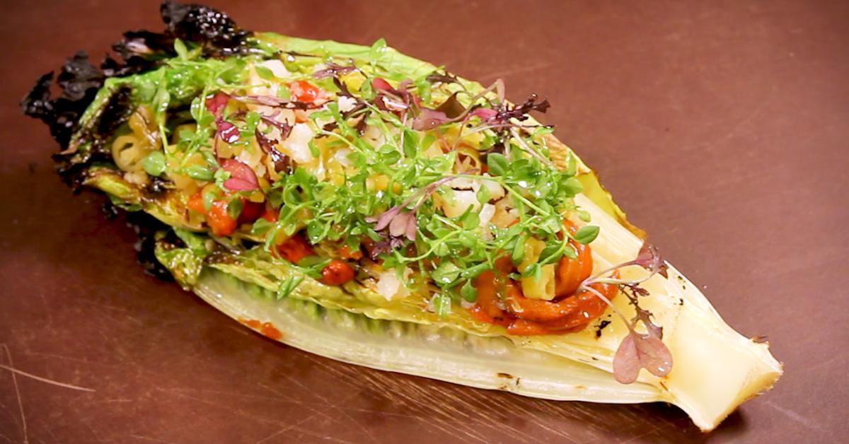 Enciam a la brasa amb escames de bacallà salat