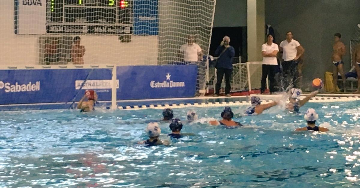 L'Astralpool Sabadell pica primer (14-10)